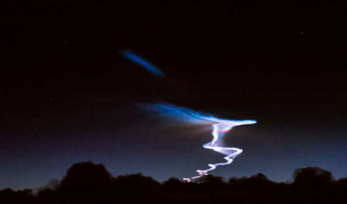 Unannounced missile launch seen from 747 cockpit – the pics ...